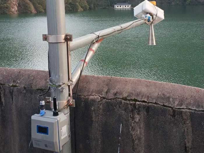 Intelligent Wireless Measuring Device for Smart City